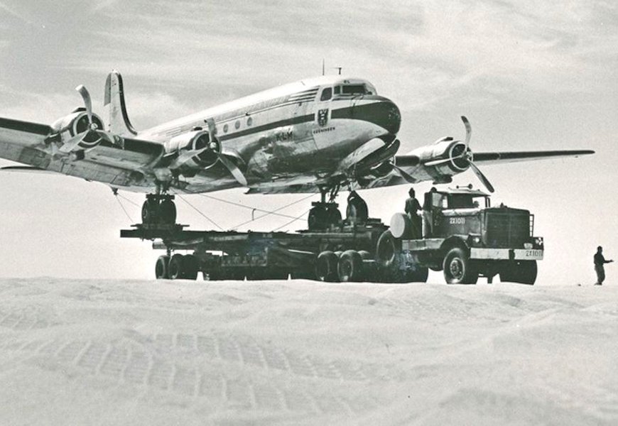 Souvenir d’un dépannage extravagant : un avion dans les sables d’Arabie ...