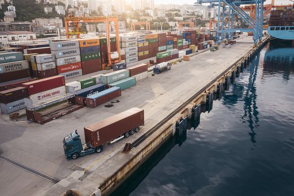 Grèves dans les ports français : le ras-le-bol des transporteurs ...